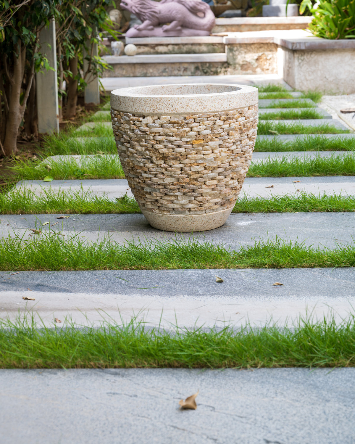 Rich Onyx Stone Planter (medium)– LandscapeStudio